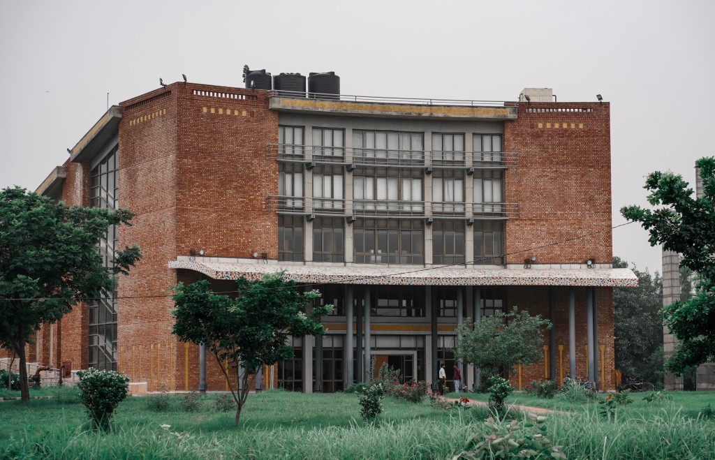 A Landscape Shot of a Library Building - PixaHive