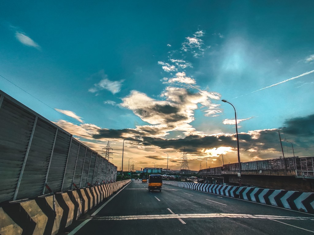 Freeway in a City - Free Image by Chaitanyaclc on PixaHive.com