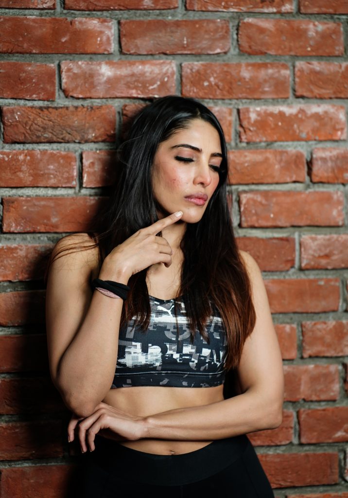 Girl in thinking pose - PixaHive