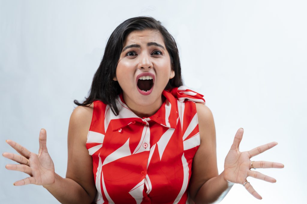 Indian girl shouting - PixaHive