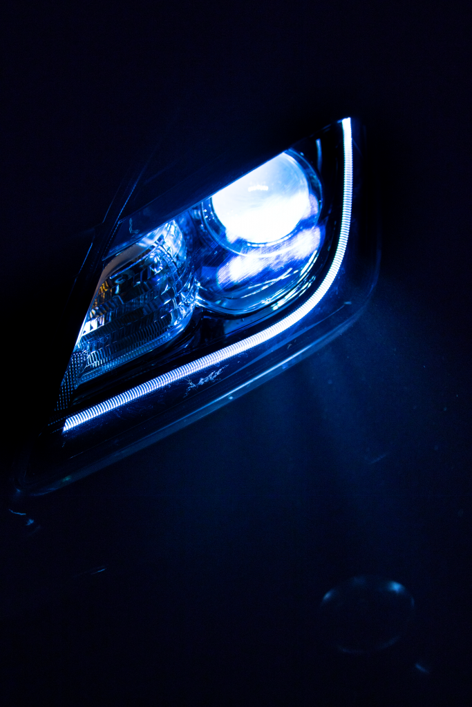 Headlight with light rays - PixaHive