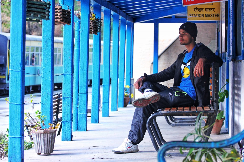 Man waiting for train - PixaHive