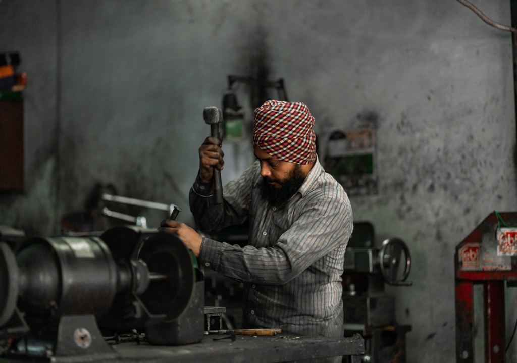 Mechanical Worker - PixaHive