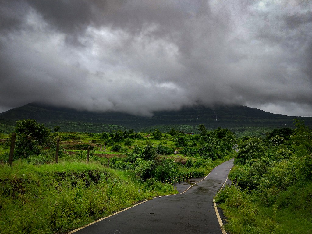 Mountain View Roads - PixaHive