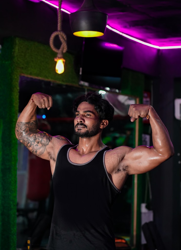 Muscular athletic bodybuilder fitness model posing after exercises in ...