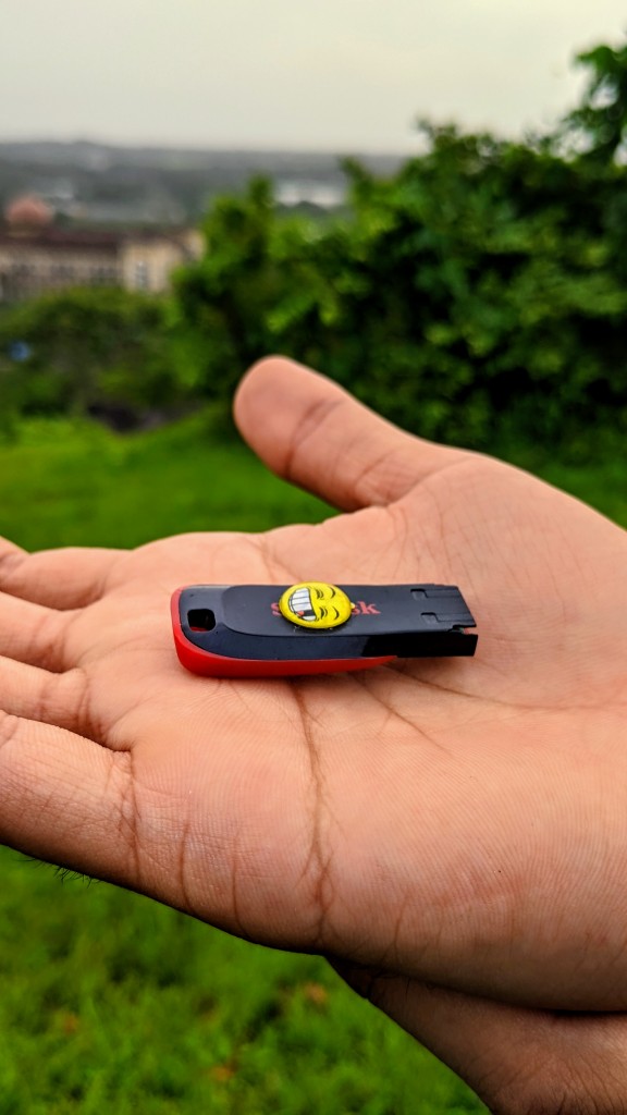 Pen drive with a Smiley - PixaHive