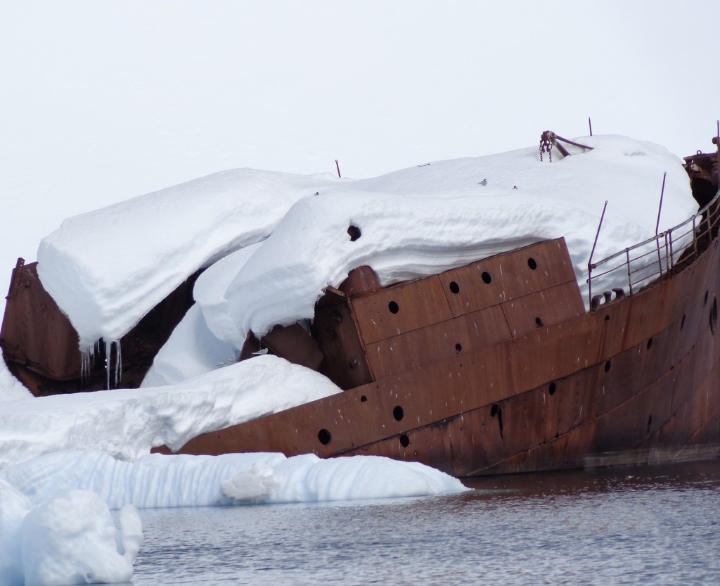 Shipwreck in the Snow - PixaHive