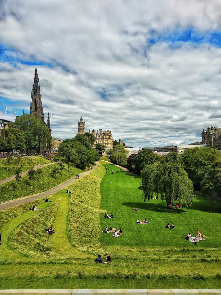 Sun bath at Princes Gardens - PixaHive