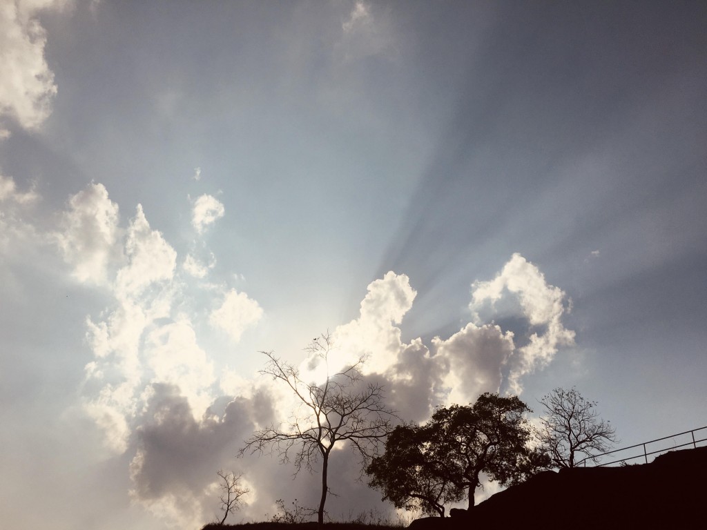 Sunlight shining through the Clouds - PixaHive