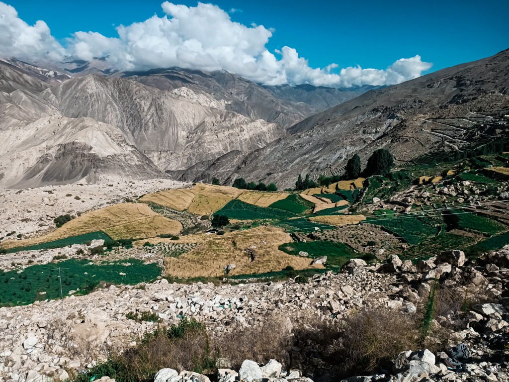 White Stone at Mountains - PixaHive