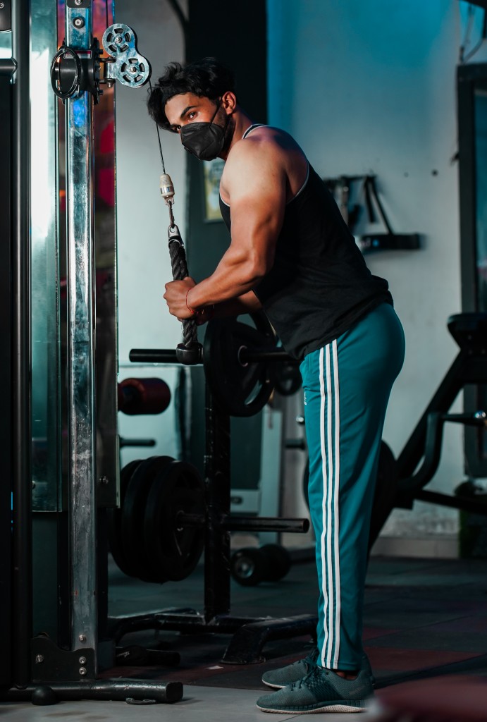 Young man training in gym - PixaHive