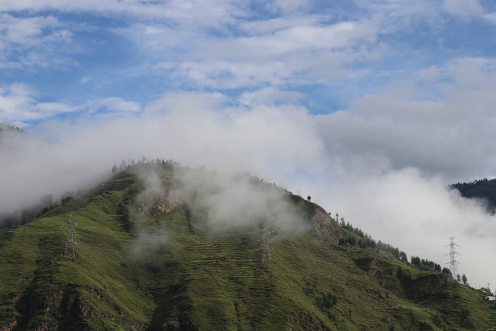A Foggy Mountain - PixaHive