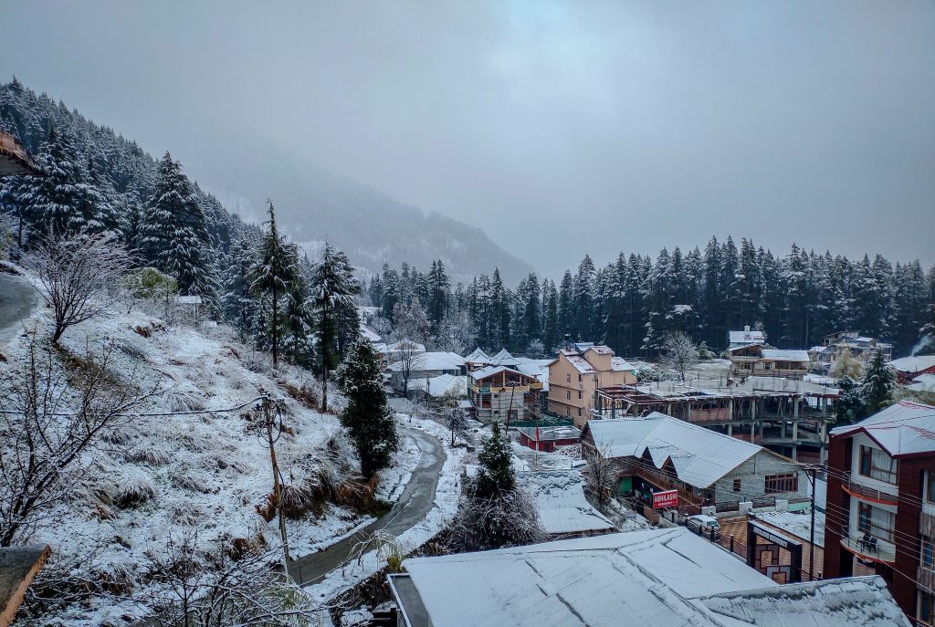 A hill town covered with snow - PixaHive