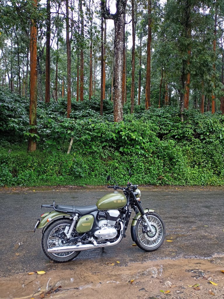 A motorbike in a jungle - PixaHive