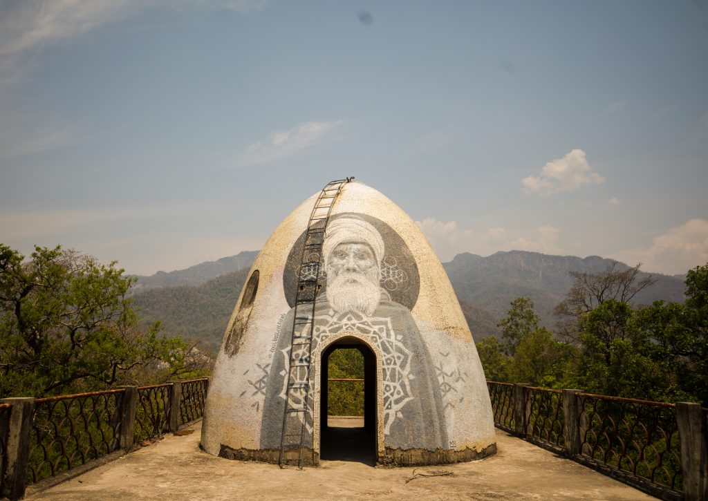 A mud hut on a hill - PixaHive
