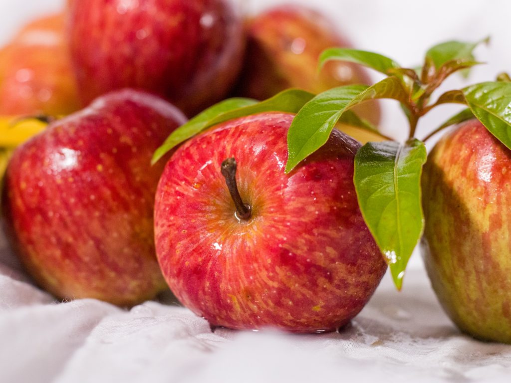 Wet Apple on Focus - PixaHive