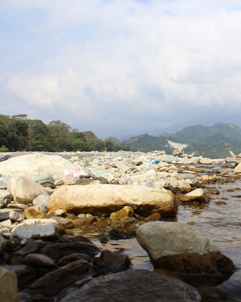 Boulder Rock at the River - PixaHive