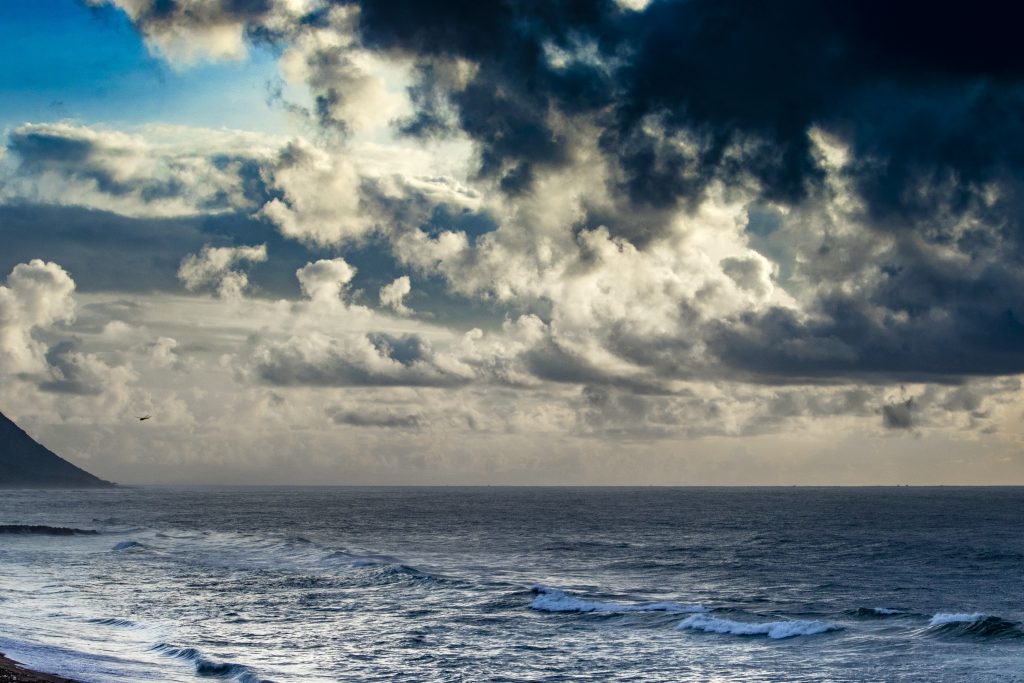 Clouds over a beach - PixaHive
