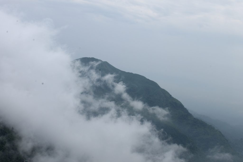 Clouds over a mountain - PixaHive