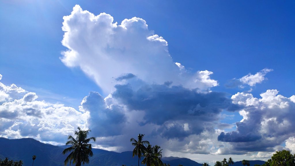 Cumulus Cloud and Mountain - PixaHive