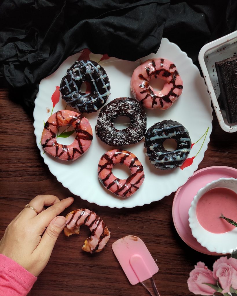 Donuts in a Plate - PixaHive