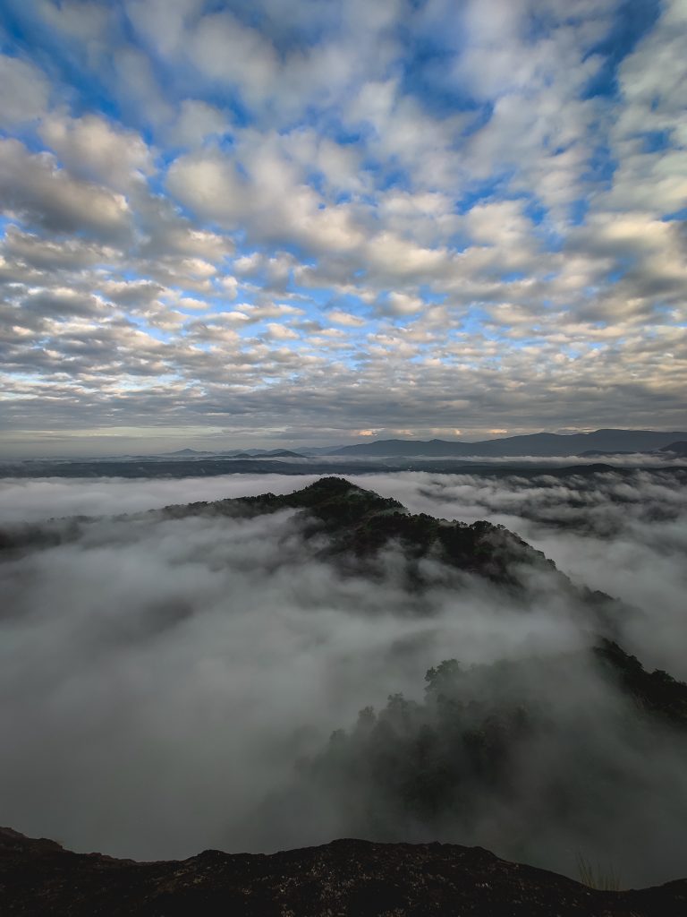 Hill covered with Clouds - PixaHive