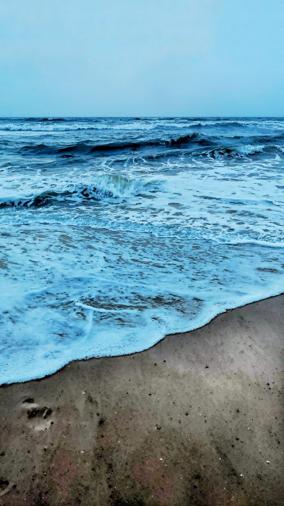 Incoming Blue Waves - PixaHive