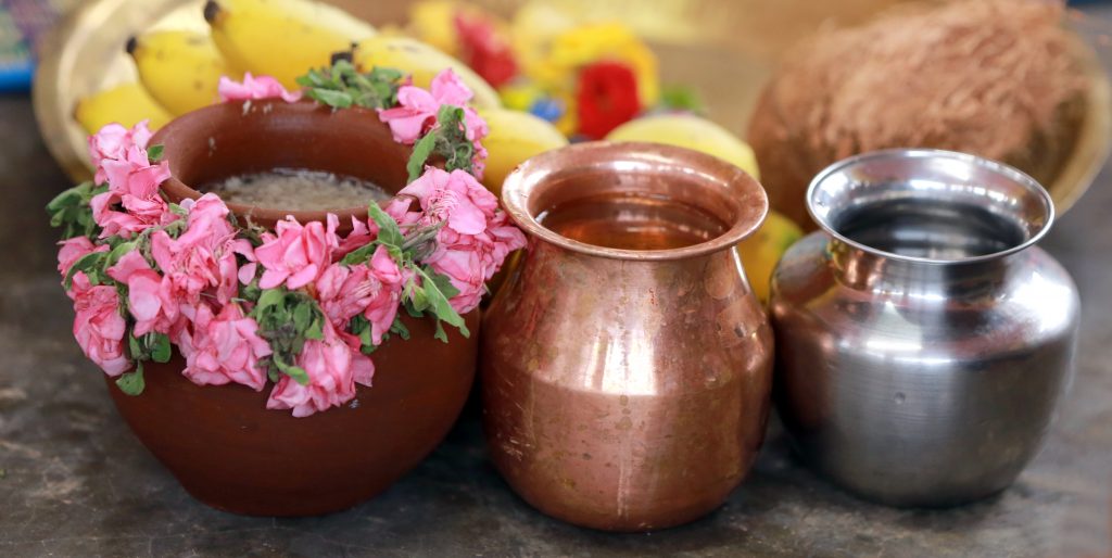 Indian pot on the table - PixaHive