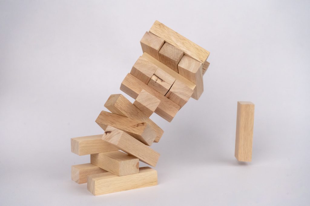 Jenga tower falling - PixaHive