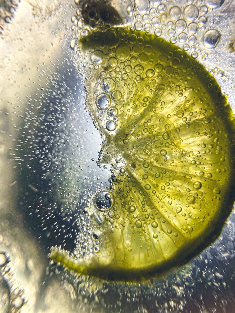 Lemon in Water - PixaHive