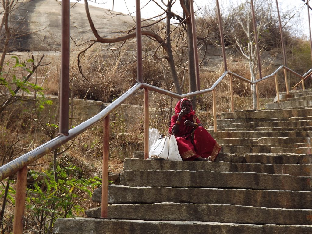 Indian woman sitting on steps alone - PixaHive