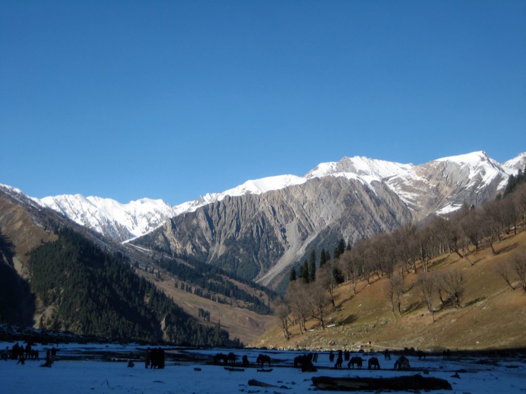 Mountain Range and Clear Sky - PixaHive
