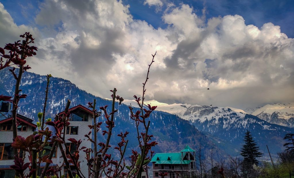 Mountain with clouds - PixaHive
