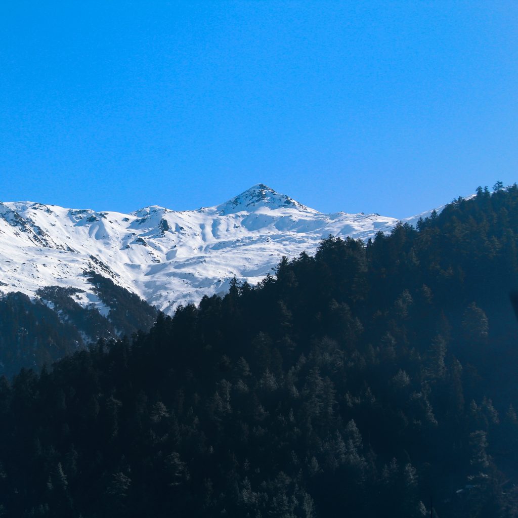 Mountains covered with snow - Manali - PixaHive