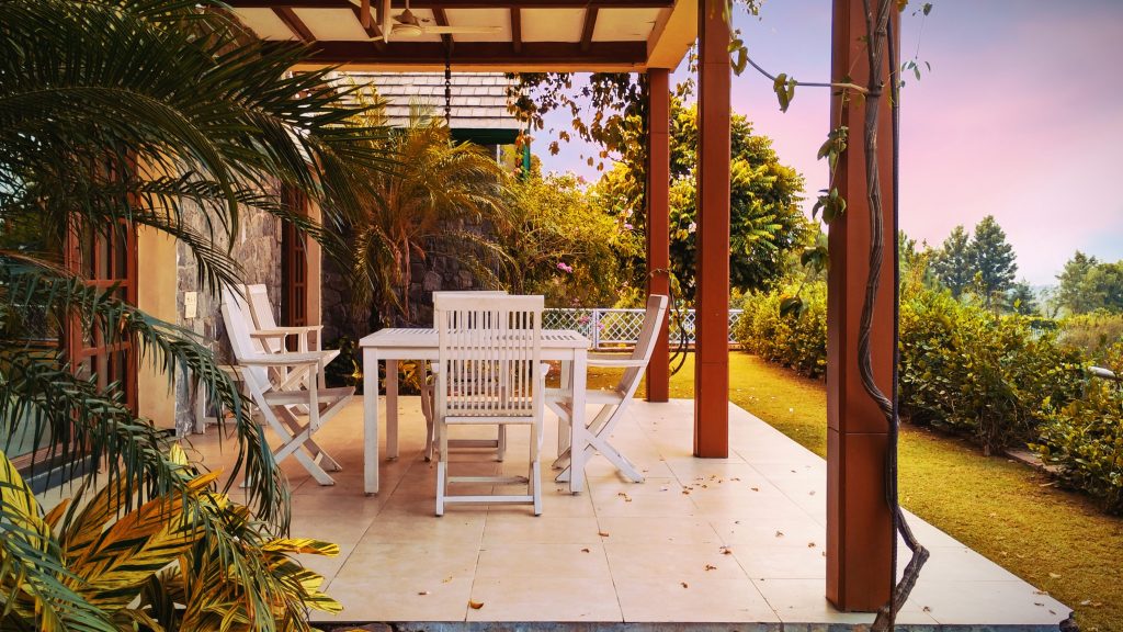 Outdoor sitting area - PixaHive