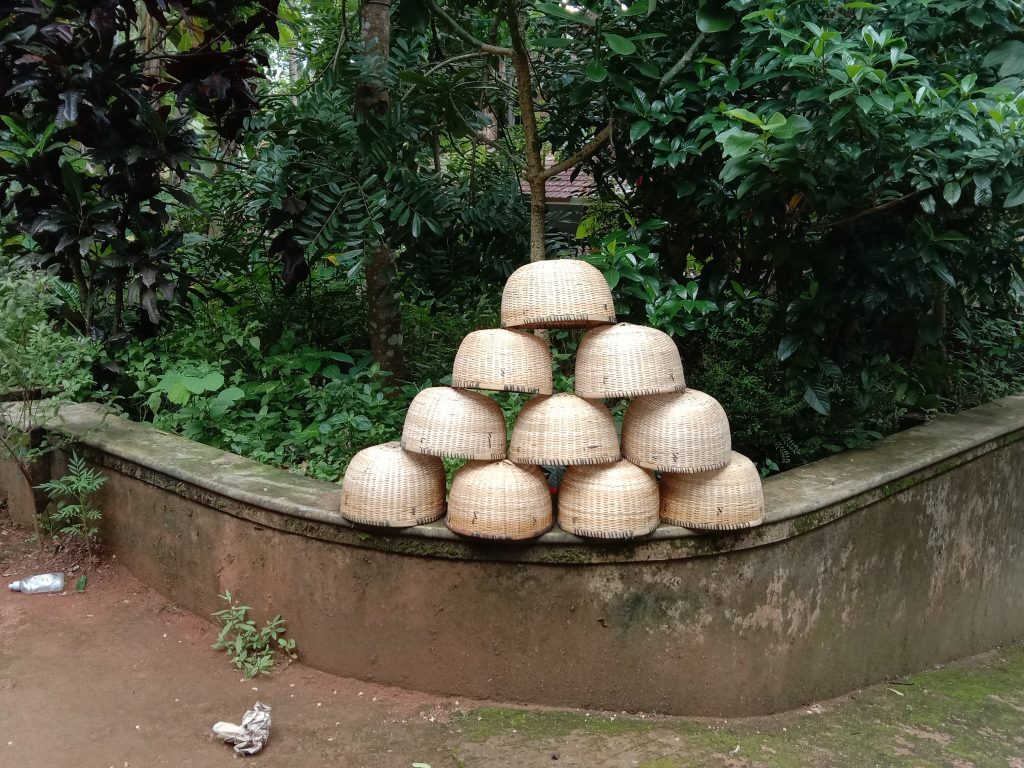 Pyramid of baskets - PixaHive