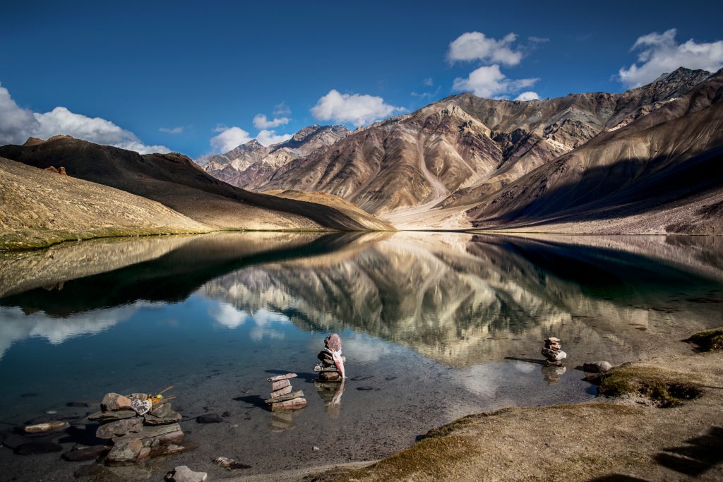 Reflection of mountains on Chandratal Lake - PixaHive