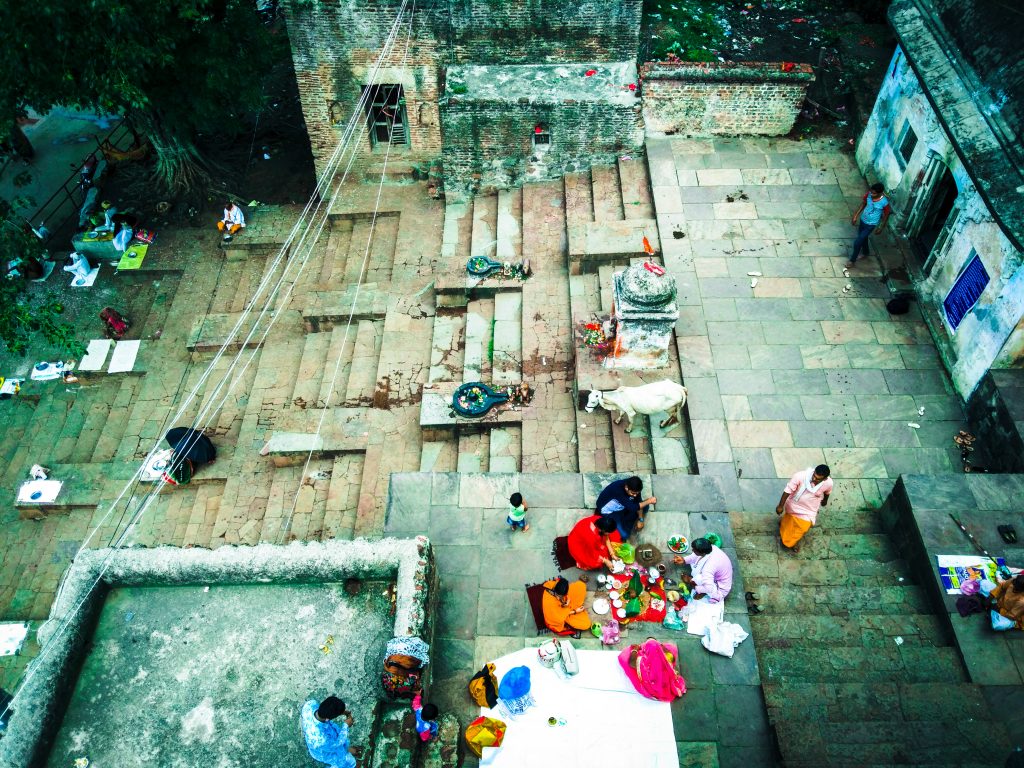 Ritual prayer at a Ghat in India - PixaHive