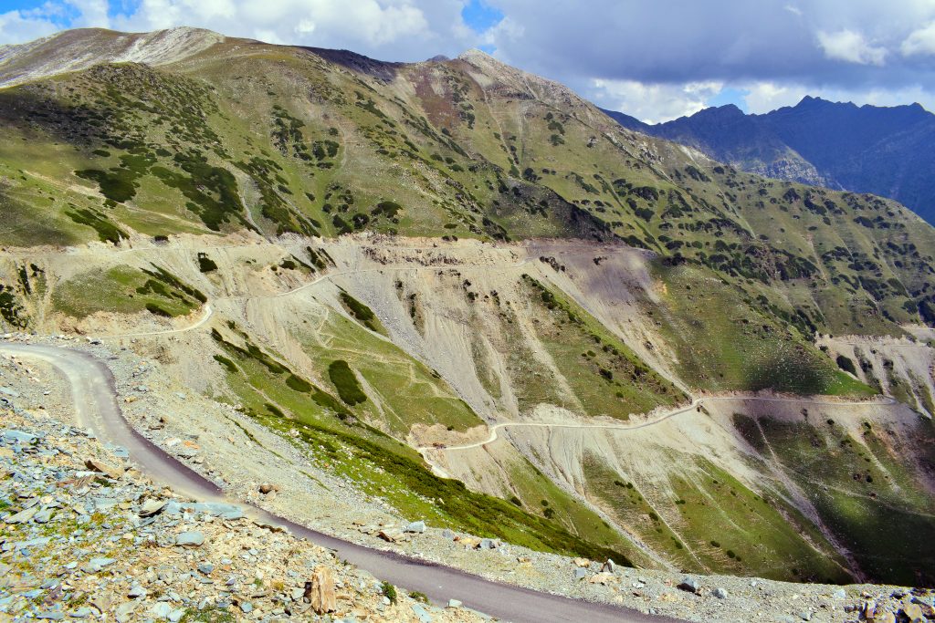 Scenic beauty of Sinthan Top, Kashmir - PixaHive