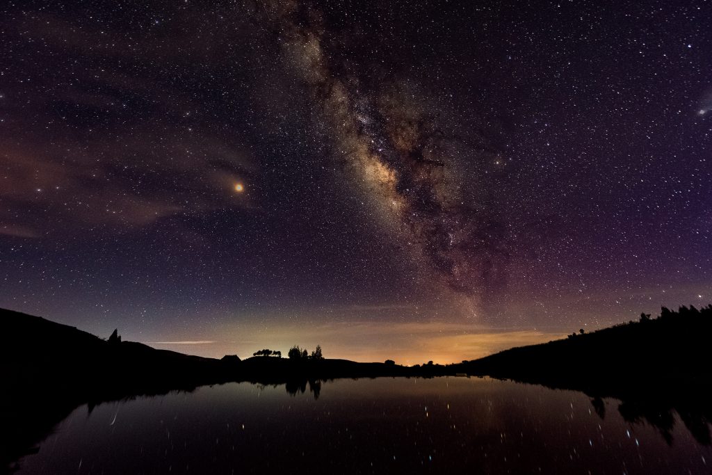 Shimmering Sky Reflected on the Water - PixaHive