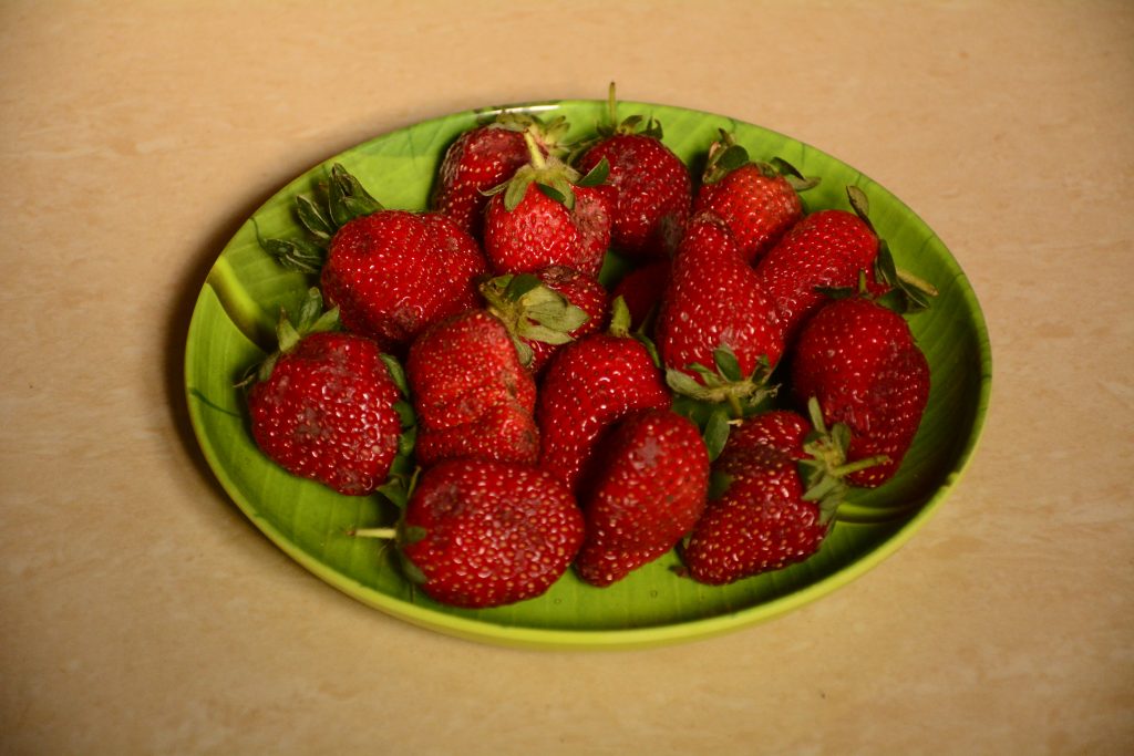Strawberries in a plate - PixaHive
