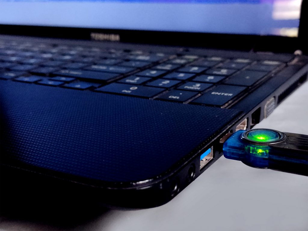 USB in the Laptop - PixaHive