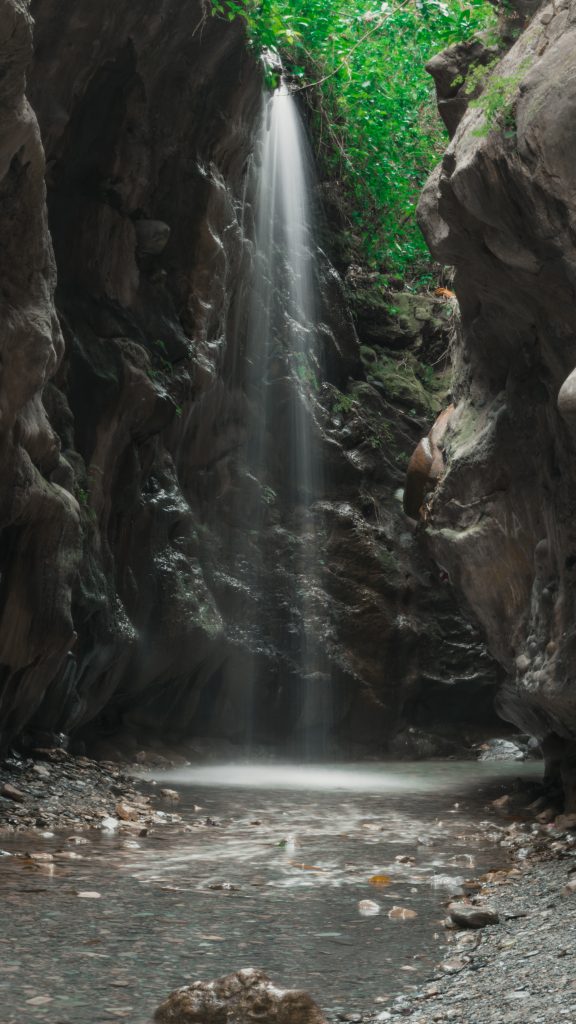 Waterfall on Narrow Rocks - PixaHive
