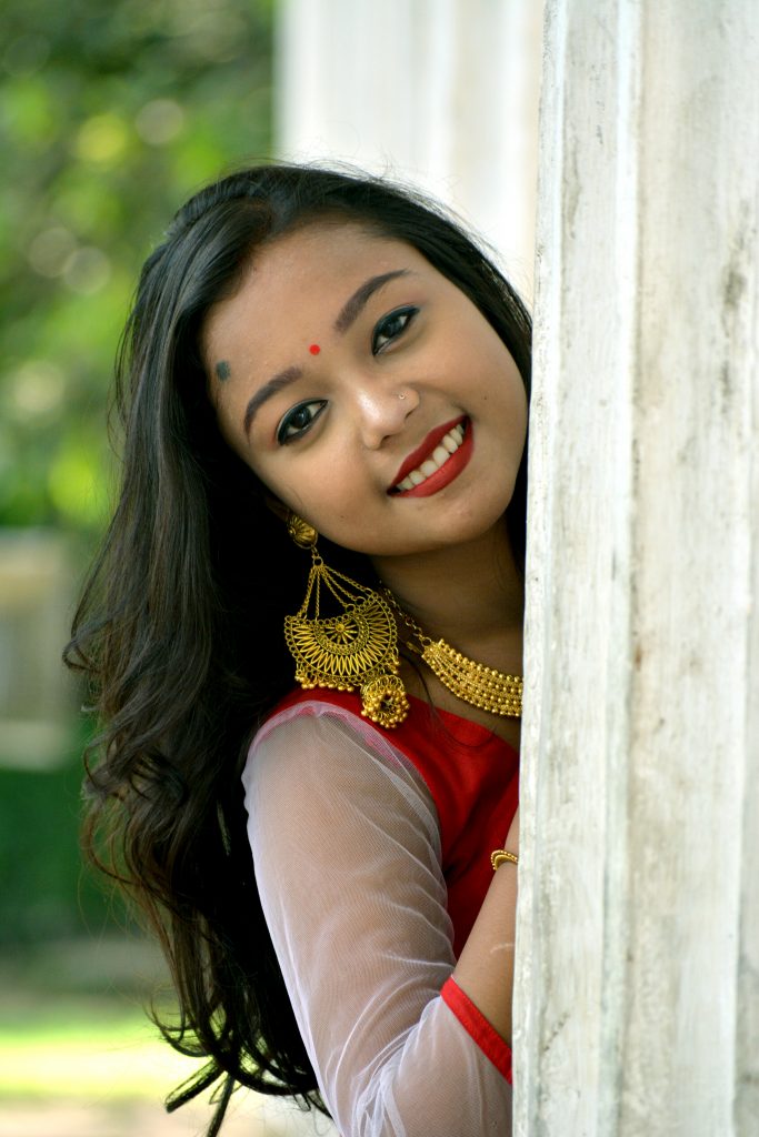 A beautiful girl smiling - PixaHive