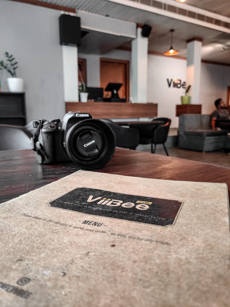 A camera on a table - PixaHive