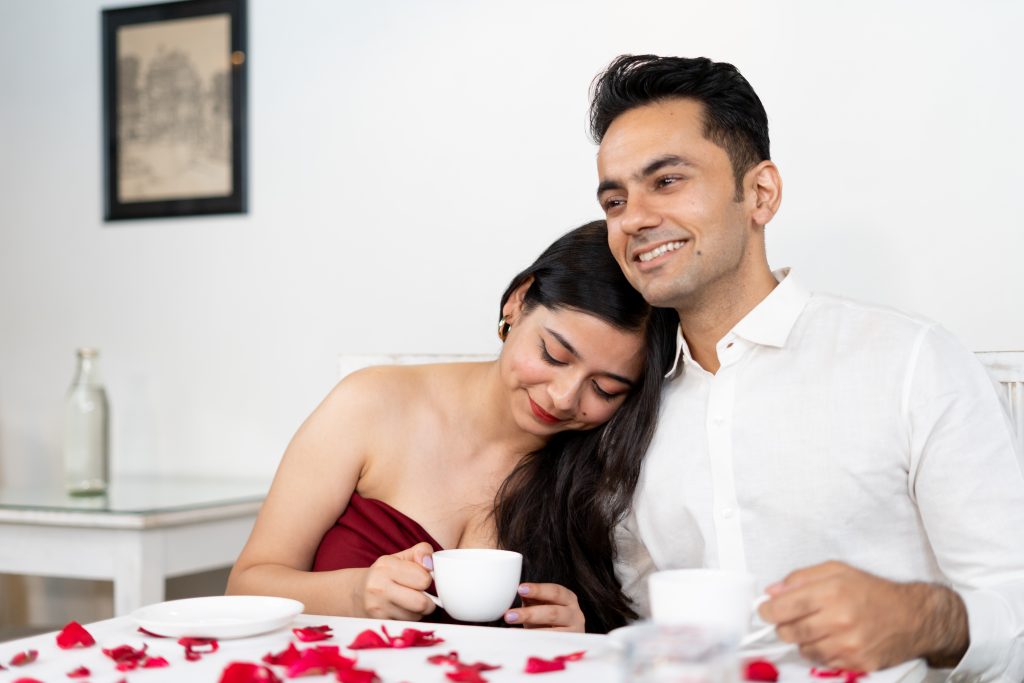 A couple romancing in a cafe - PixaHive