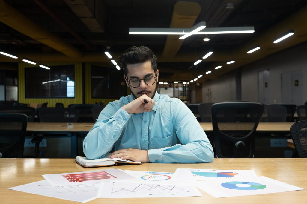 An employee working on reports - PixaHive