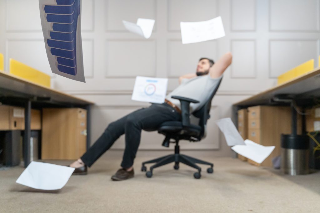 An irresponsible office employe - PixaHive