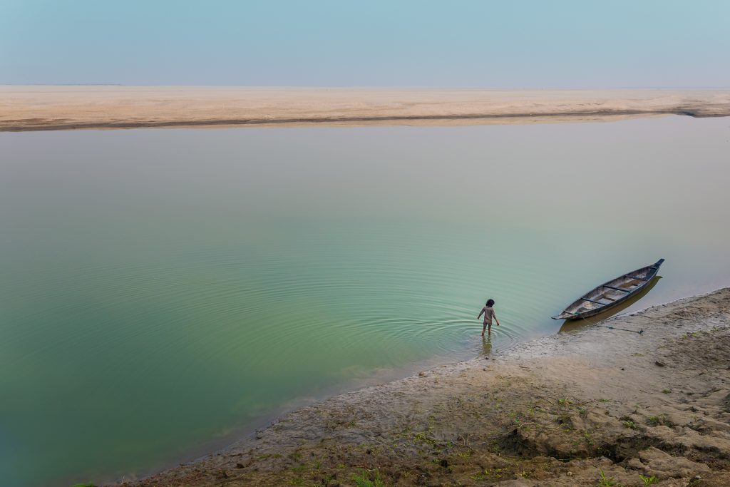 Boat at a riverbank - PixaHive