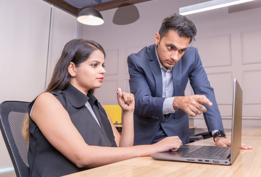 Boss explaining work - PixaHive